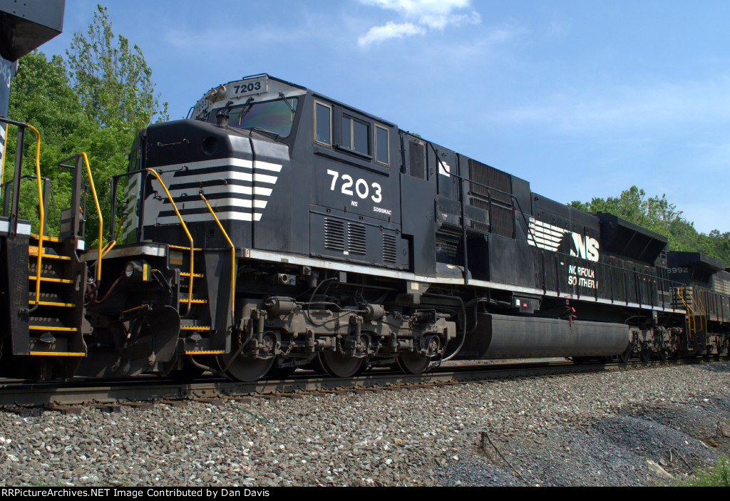 NS SD80MAC 7203 trails on 35Q